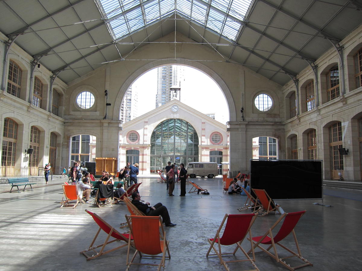 Центр культуры Cent Quatre